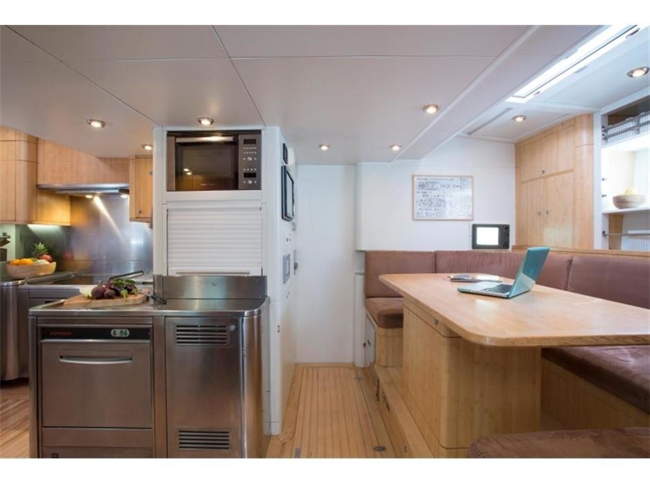 Yacht Hamilton II, CNB Bordeaux | CHARTERWORLD Luxury Superyacht Charters